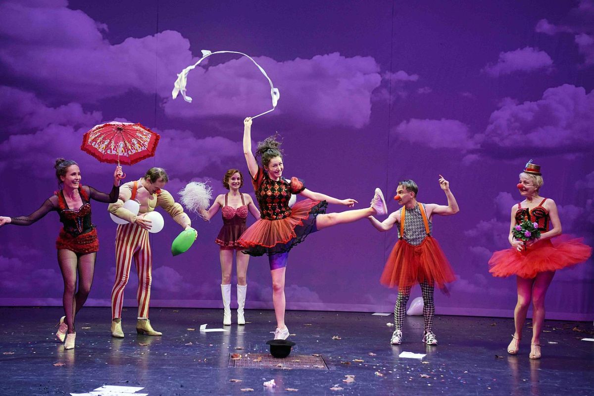 Ein Theaterstück ohne Worte: „Die Stunde da wir nichts voneinander ...